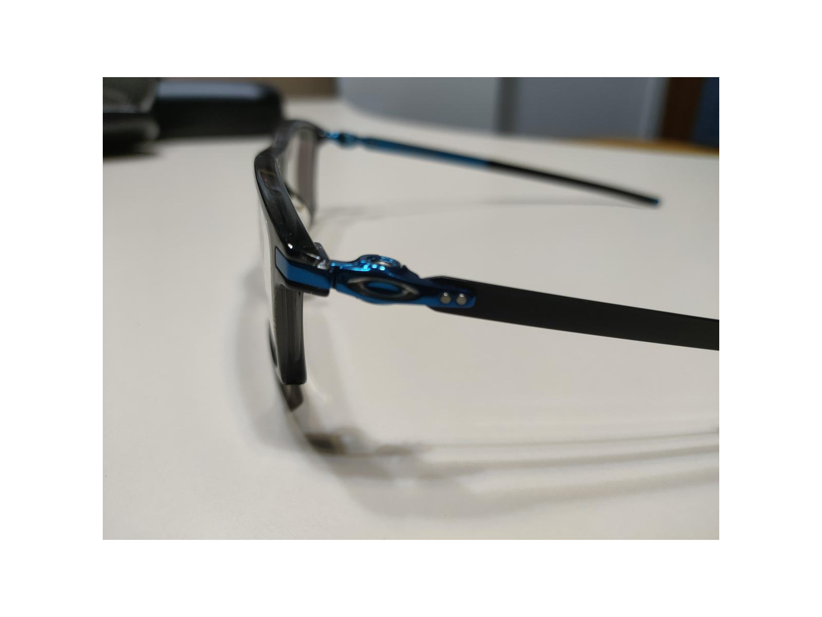 Oakley - Pitchman