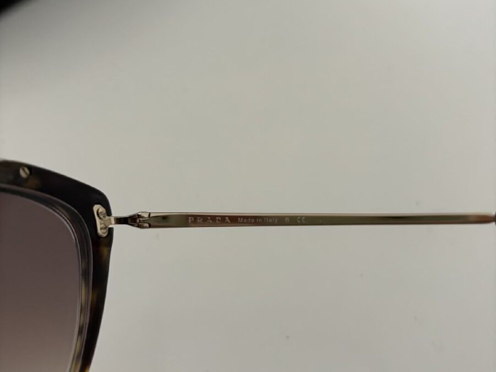 PRADA - PR2OUS